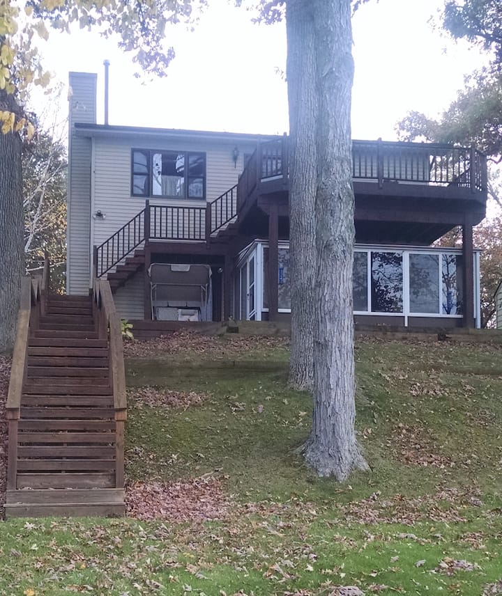 3 Bedroom, 3 Bath Lakefront Home - Spring lake, Brighton