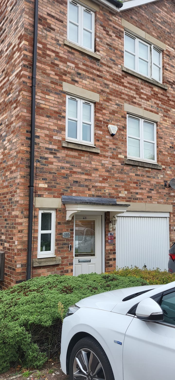 Morayo - ウェークフィールド