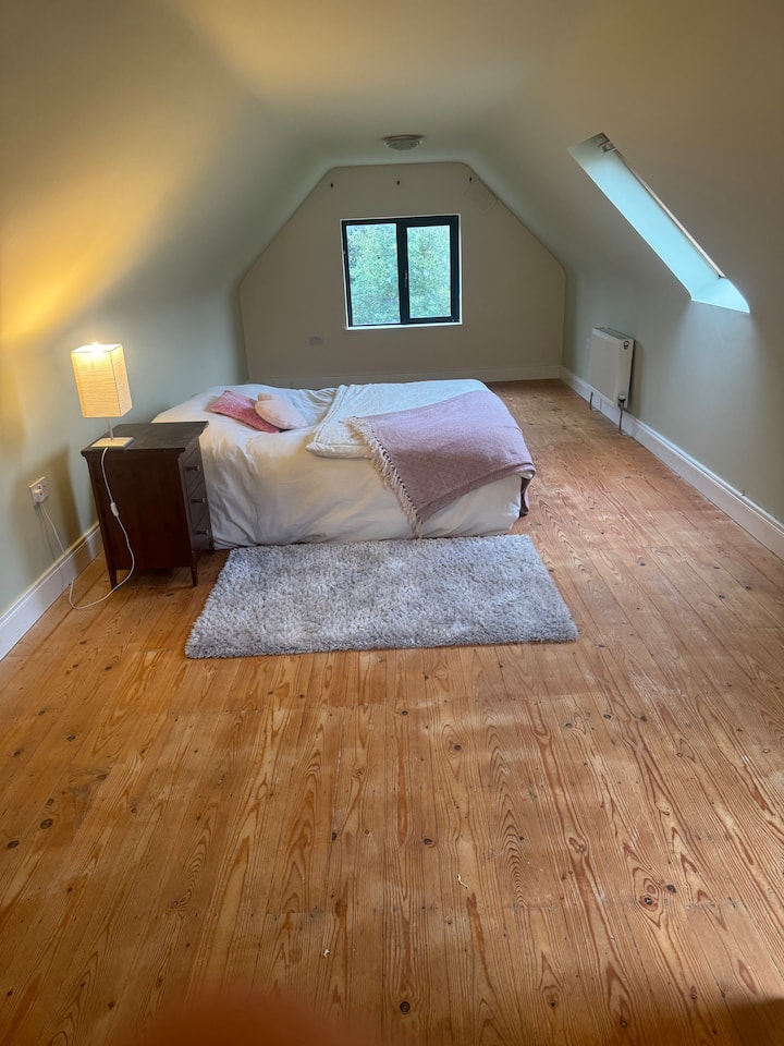 Woodfield Flat - Comfort In The Woods. - Carlow