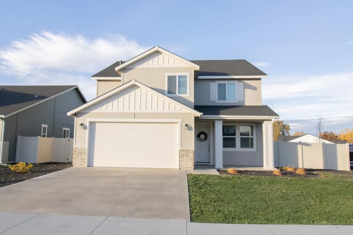Home With So Much Comfort, You Won't Want To Leave - Middleton, ID