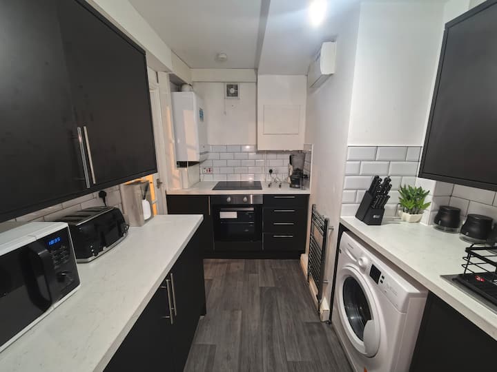 Morden 1-bed Stay In Little Hulton - Leigh Sports Village