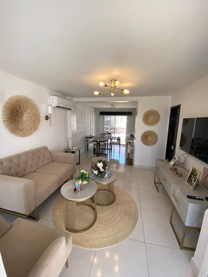 Hermosa Casa En Urbanización Frente Al Mar - Ballenita