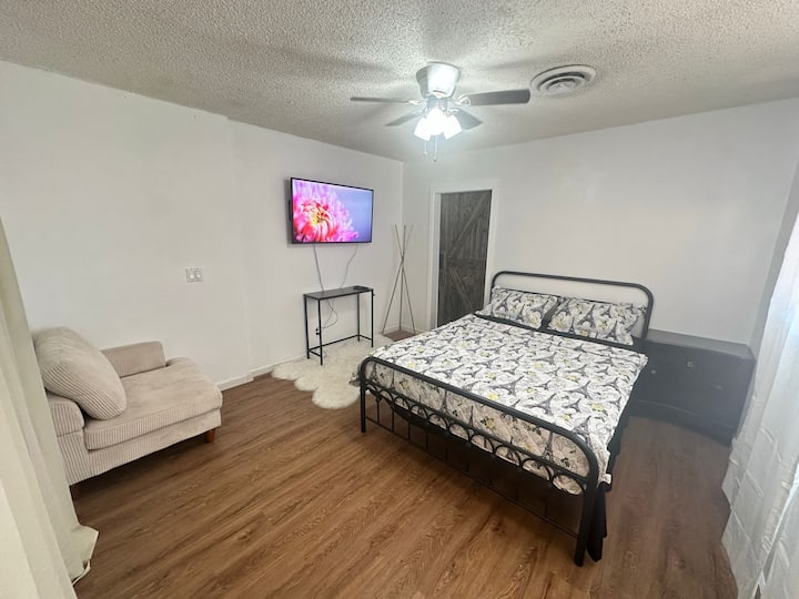 Comfortable, Cozy Mini-apartment Easily Accessible - Las Vegas, NV
