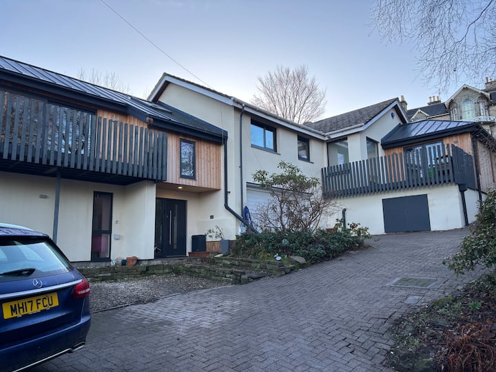 4 Bedrooms In A Modern Home. - Edinburgh, UK