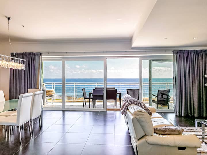 Front Seaview Apartment 3 Bdr - Parking Gym Pool - La Valeta