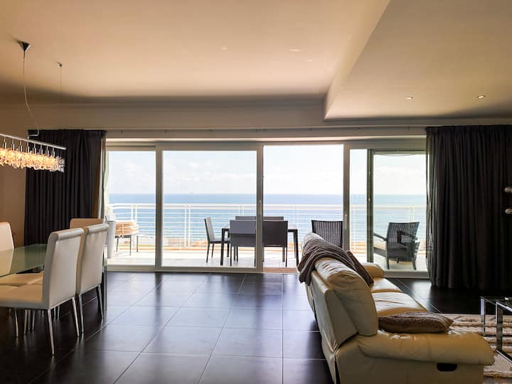Exclusive Front Sea View 3-bdr Apartment With Pool - Valletta