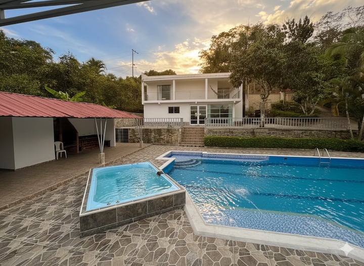 Espectacular Finca De Descanso En La Mesa - La Mesa