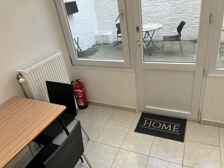 Midi Station Haven With Private Garden - Brussels