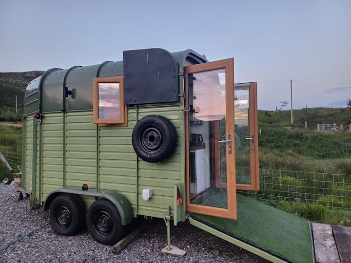 The Wee Horsebox - Isle of Lewis