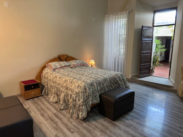 Depto. Amplio Y Privado A 1 Cuadra De La Plaza - Sucre