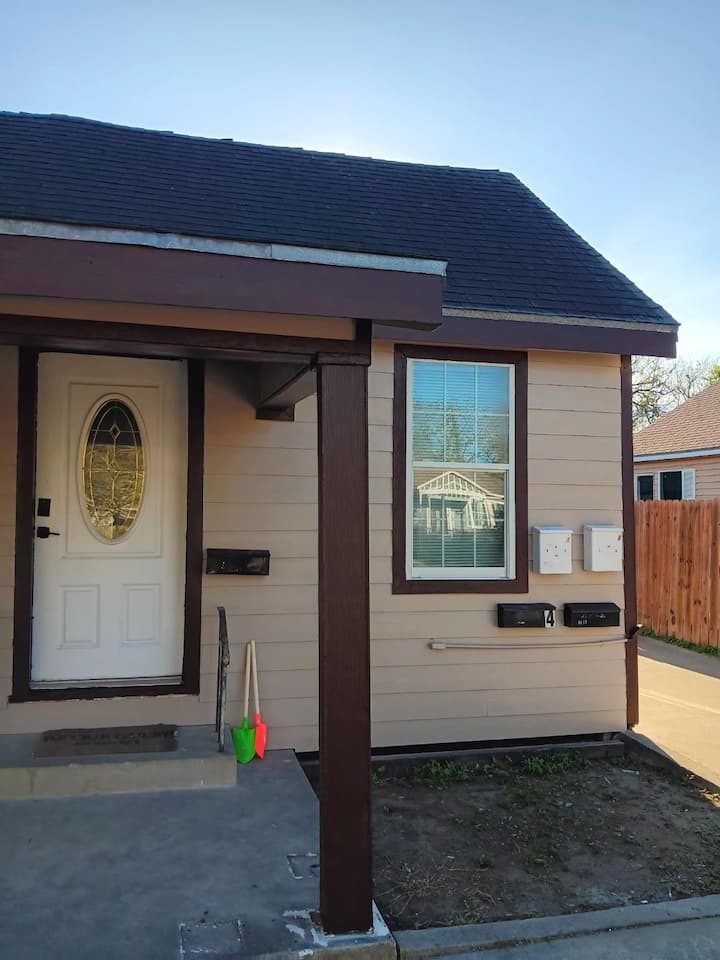 Westside Cozy Comfortable 2 Bedroom Sleeps 5-6 - Corpus Christi, TX