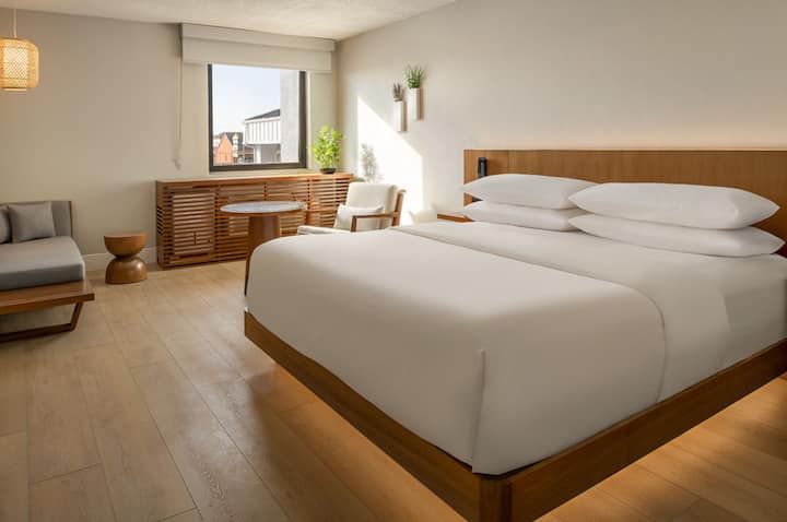 Adult (21+) Boutique Hotel | Calm, Modern Design - Fort Wayne, IN