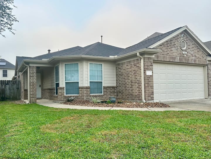 Cozy Home Near Iah! - Humble, TX