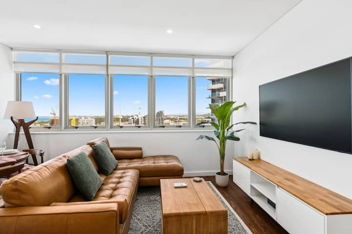 Cityview Escape—poolside Living Near Cbd & Beach - University of Wollongong, Wollongong campus