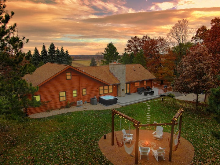 Secluded Cabin/skiing/hot Tub/dells/38acres! - Baraboo, WI