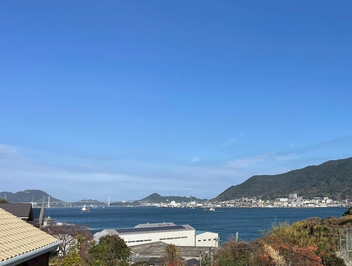 関門海峡を望む庭付き貸切一軒家／最大6名可／ペット同伴可／公園隣接 - Kitakyushu