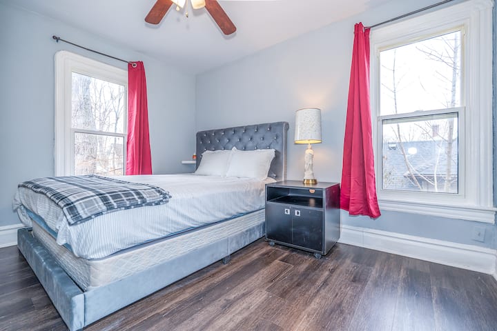 A Quiet Pause 岁月小憩 - Niagara Falls