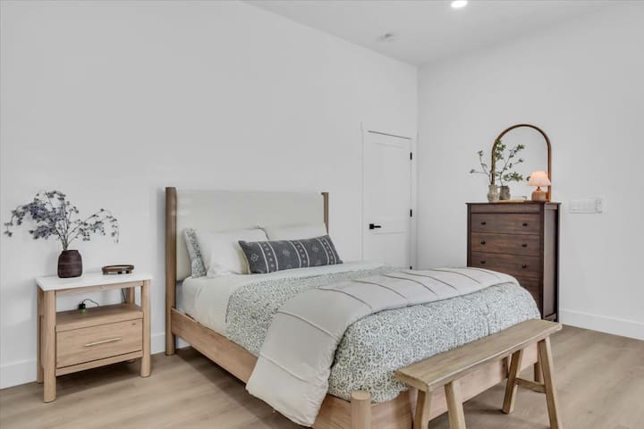 The Pearl Studio • High-end & Near The Sand - Bradenton, FL