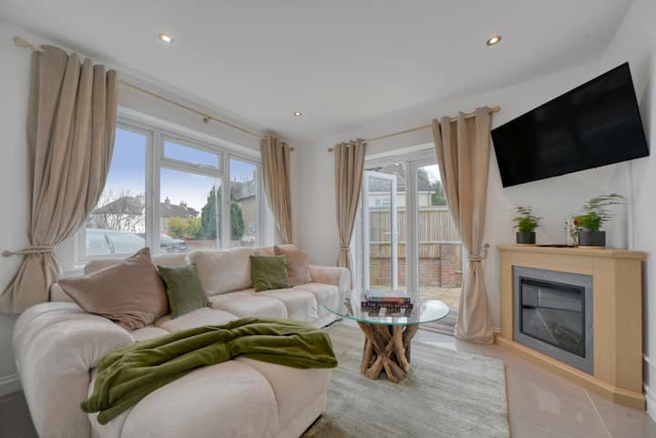 The Friendly Fern Apartment | Free Parking - Bromley
