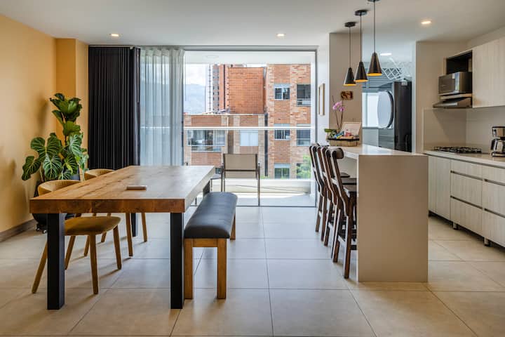 Central Laureles Apt W/ Great Views & 500mbps Wifi - Medellin, Antioquia, Colombia