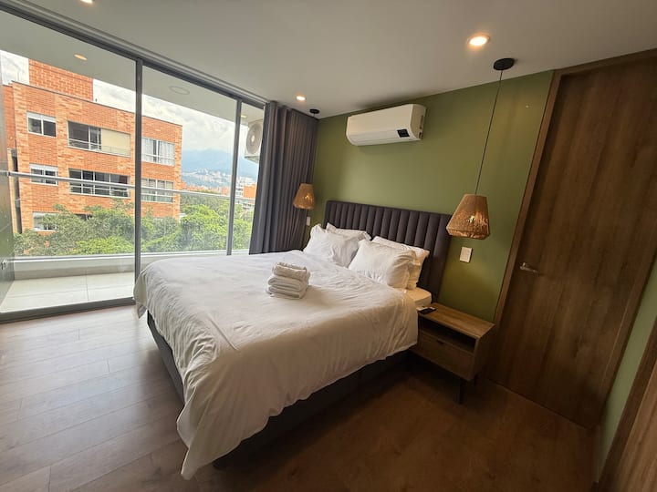 Central Laureles Apt W/ Great Views & 500mbps Wifi - Medellín