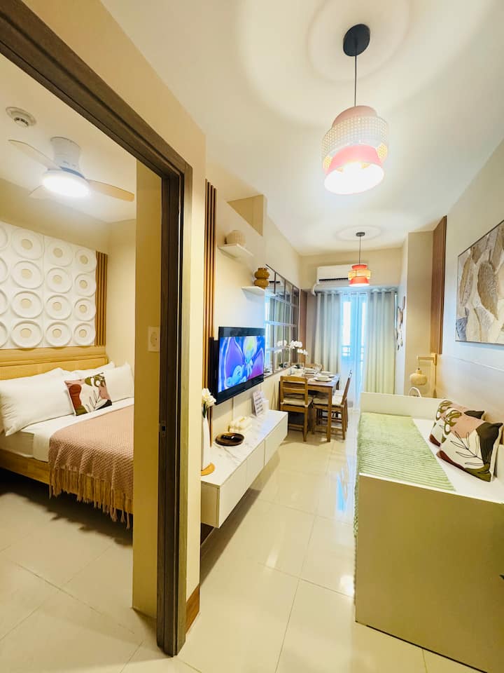 Dimitri Suite @ Fame Res (Wifi + Netflix) Megamall - Philippines