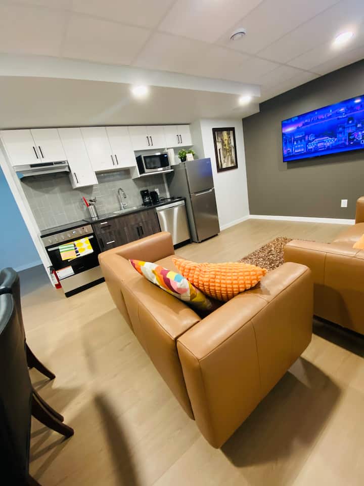 Cozy 2br | High Ceilings + Private Entrance - Winnipeg