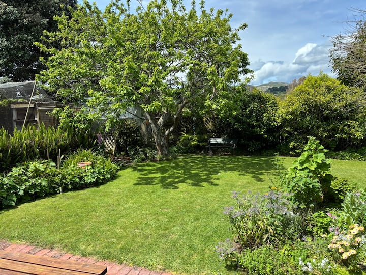 Restful Garden Retreat - Paraparaumu