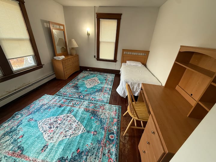 Spacious Private Bedroom #4 - Waterbury, CT