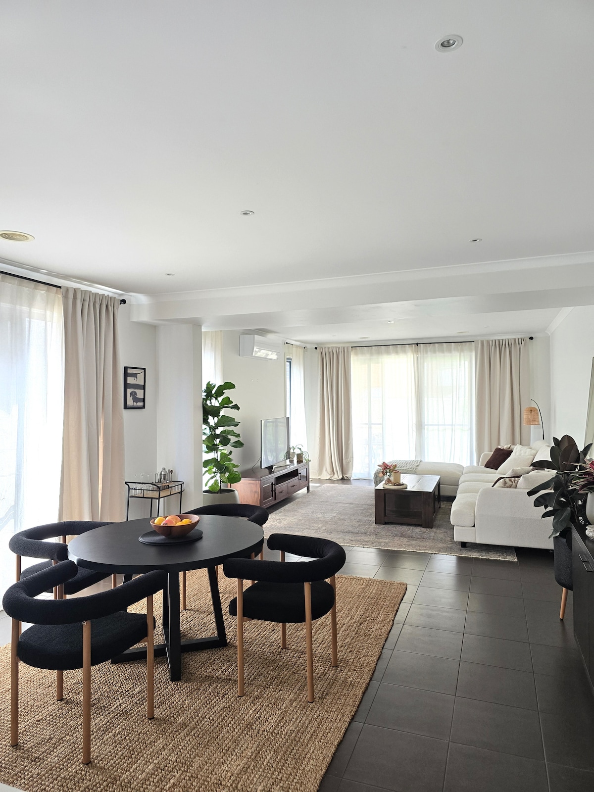 Modern Lakefront Escape | Spacious & Sleek - Houses for Rent in Point ...