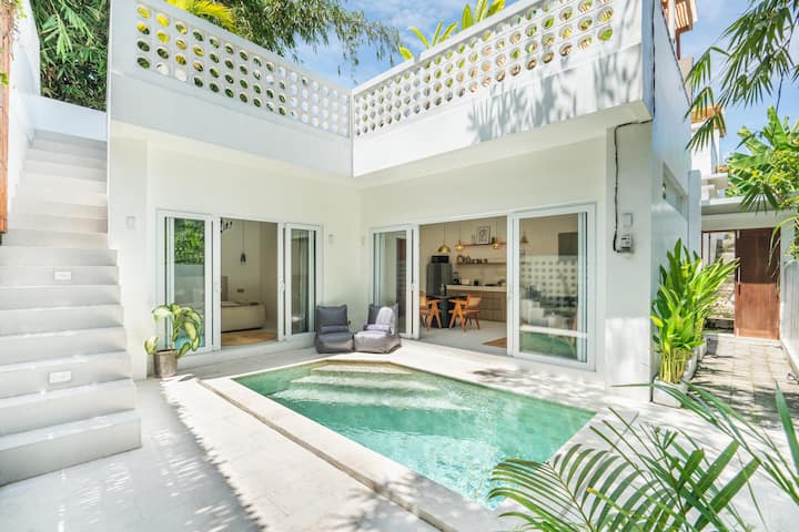 Graceful 1 Br Villa With Private Pool And Rooftop - Canggu