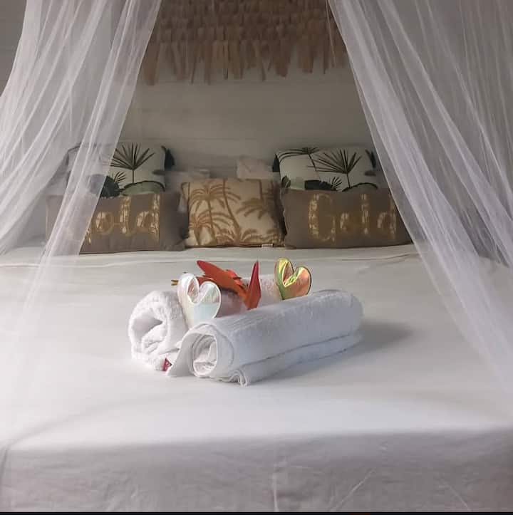 Cabanon Perché Dans Un Arbre, Avec Jacuzzi - Martinique