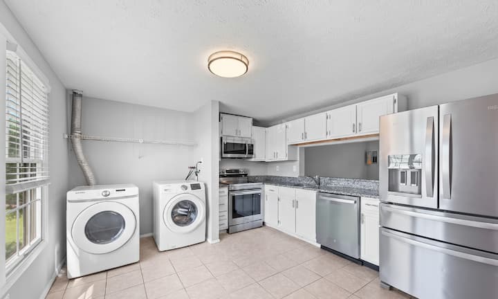 Monthly Furnished Townhome In Historic Manassas - Manassas, VA