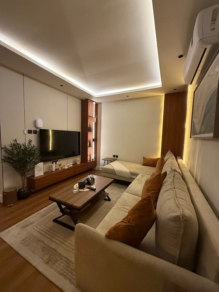 1br Designer Apartment 43 In Al Malqa - Riad