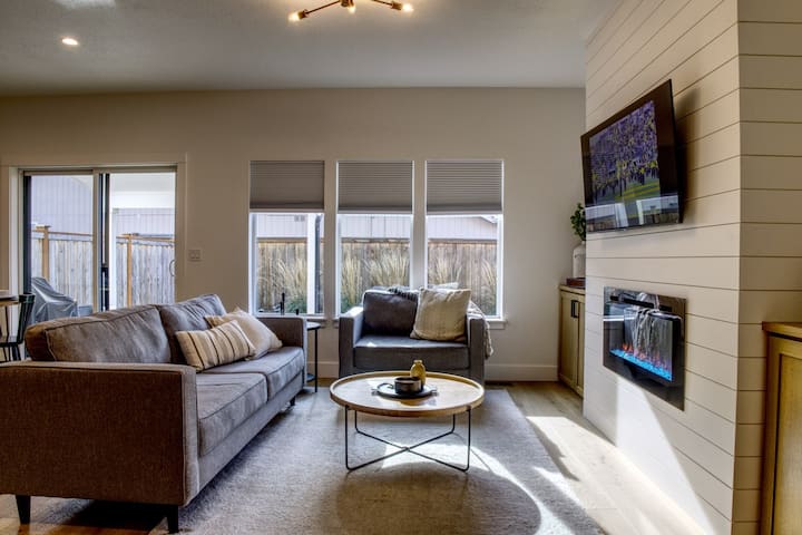 Newer, Near Autzen, With Pac-man - Eugene, OR