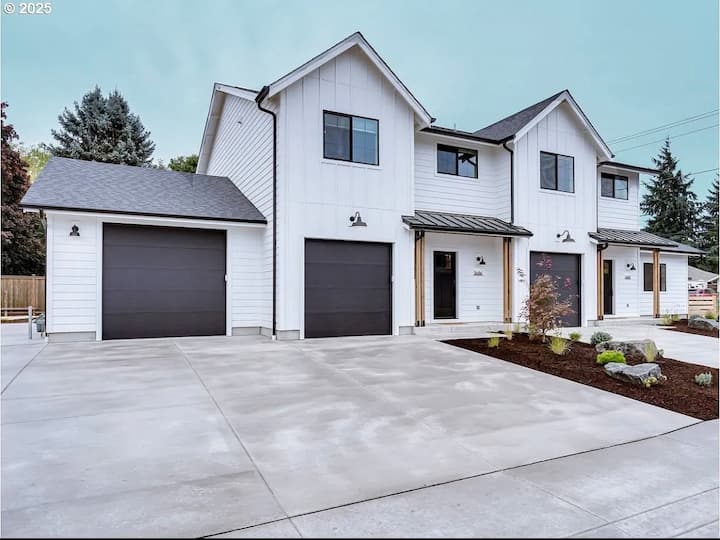 Relaxing Family Getaway | Modern 3br Duplex - Eugene, OR