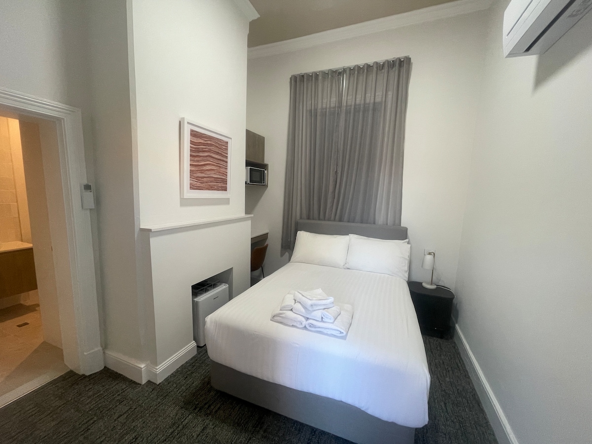 Hôtels Costello : chambre standard au rez-de-chaussée - Airbnb
