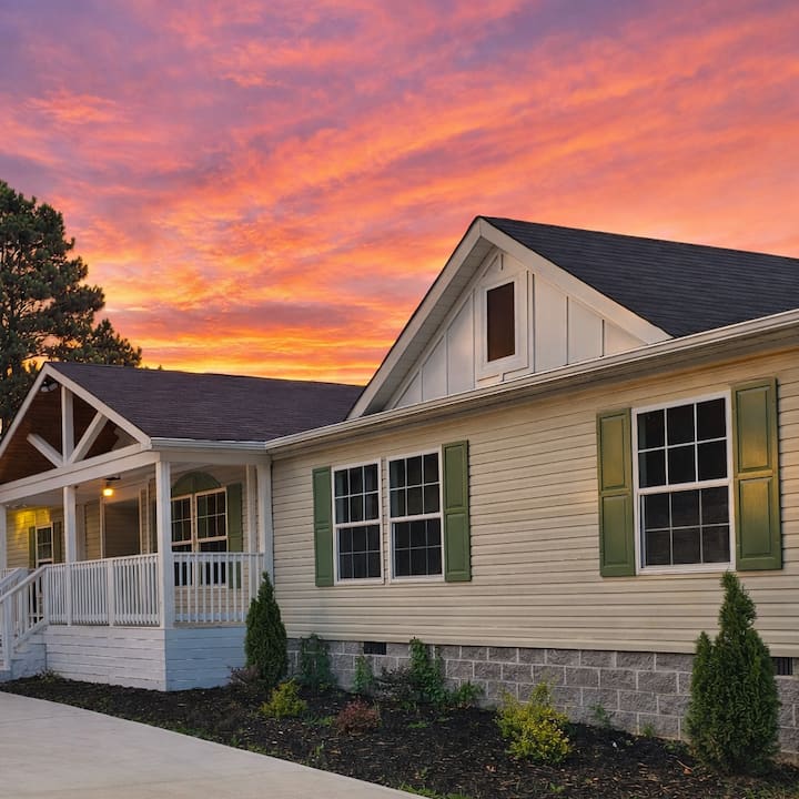 The Golden Hour House - City Scape Winery, Pelzer