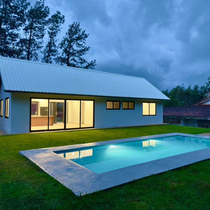 Casa Blanca · Diseño Con Piscina Frente Al Bosque - Panama City