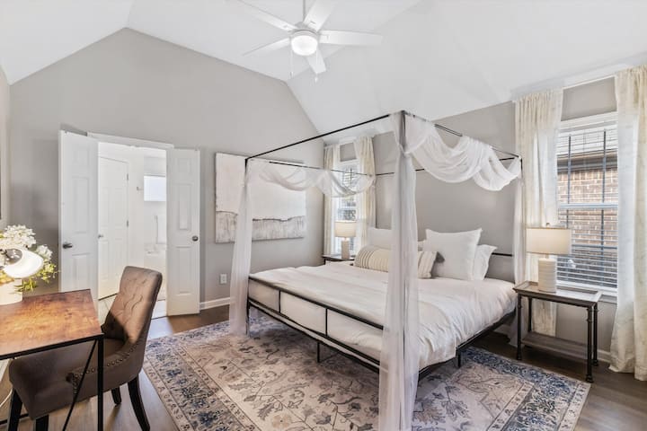 King Beds And Garage Parking. Pets Welcome. - Memphis, TN