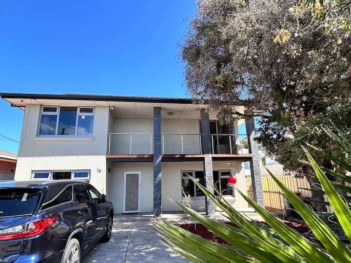 精致近海双层别墅|4卧3卫|双客厅双厨房|高速 Wi-fi|4车位 - Aldinga