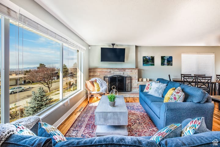 Wasatch Beauty | Modern 4br | Magical Valley Views - Salt Lake City, UT