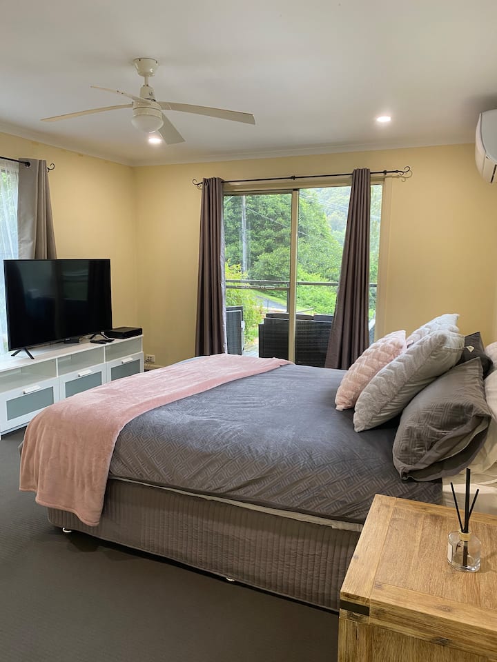Cheero Point Charmer. 1 Bedroom Apartment. Parking - Dangar Island