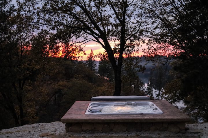 Hillside Lake Retreat - Auburn, CA