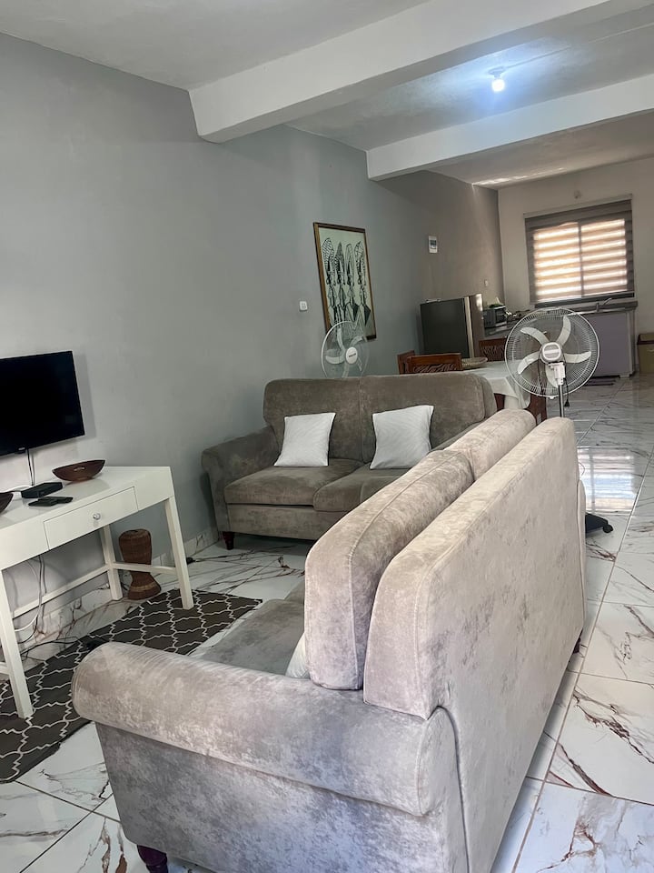 Cosy One Bedroom Close To Central Monrovia - Monrovia