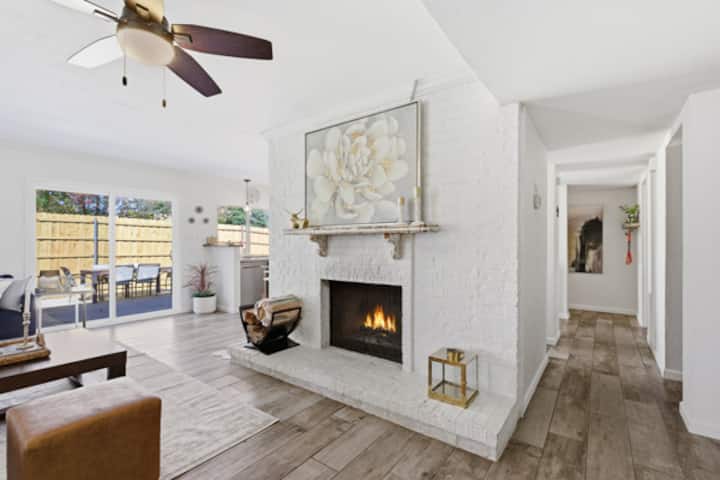 Modern Comfort Retreat @ Richardson Border - Garland, TX