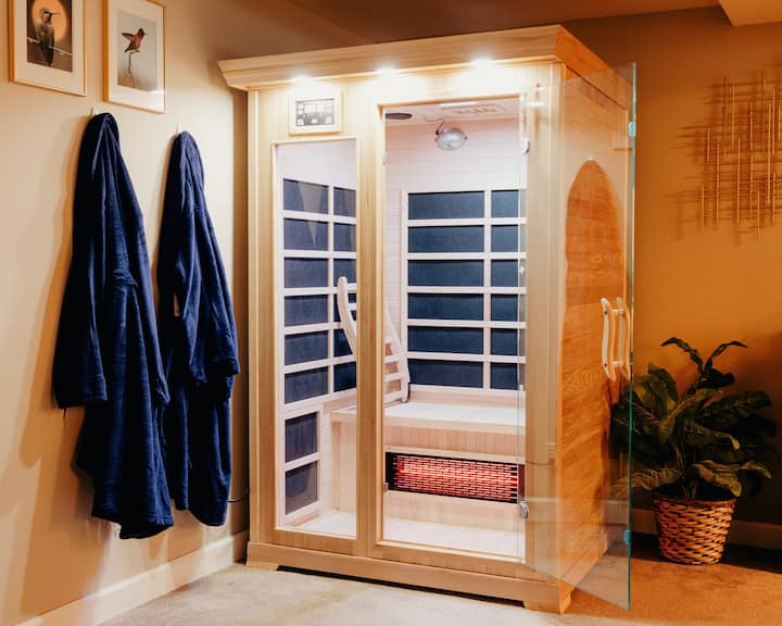 Infrared Sauna+jacuzzi Tub+dogs Ok+fenced Backyard - Apple Valley, MN