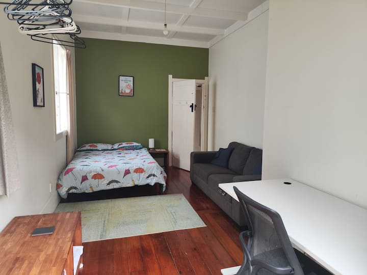 Huge Garden Room With Deck - Auckland