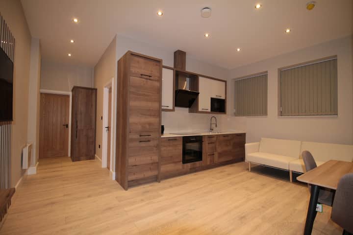 Elegant One-bedroom Residence With Secure Parking - Londres