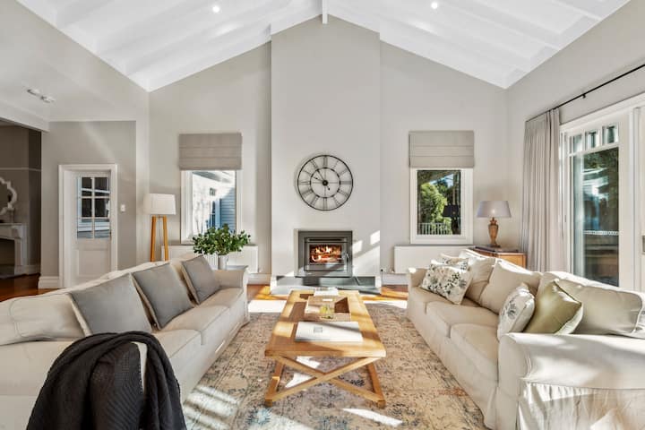 Prior Lodge Katoomba - Spacious & Stylish Retreat - Katoomba